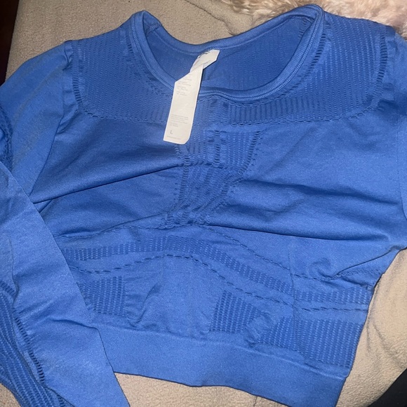 Fabletics | Tops | Fabletics Long Sleeve Crop Top Really Pretty Blue L ...